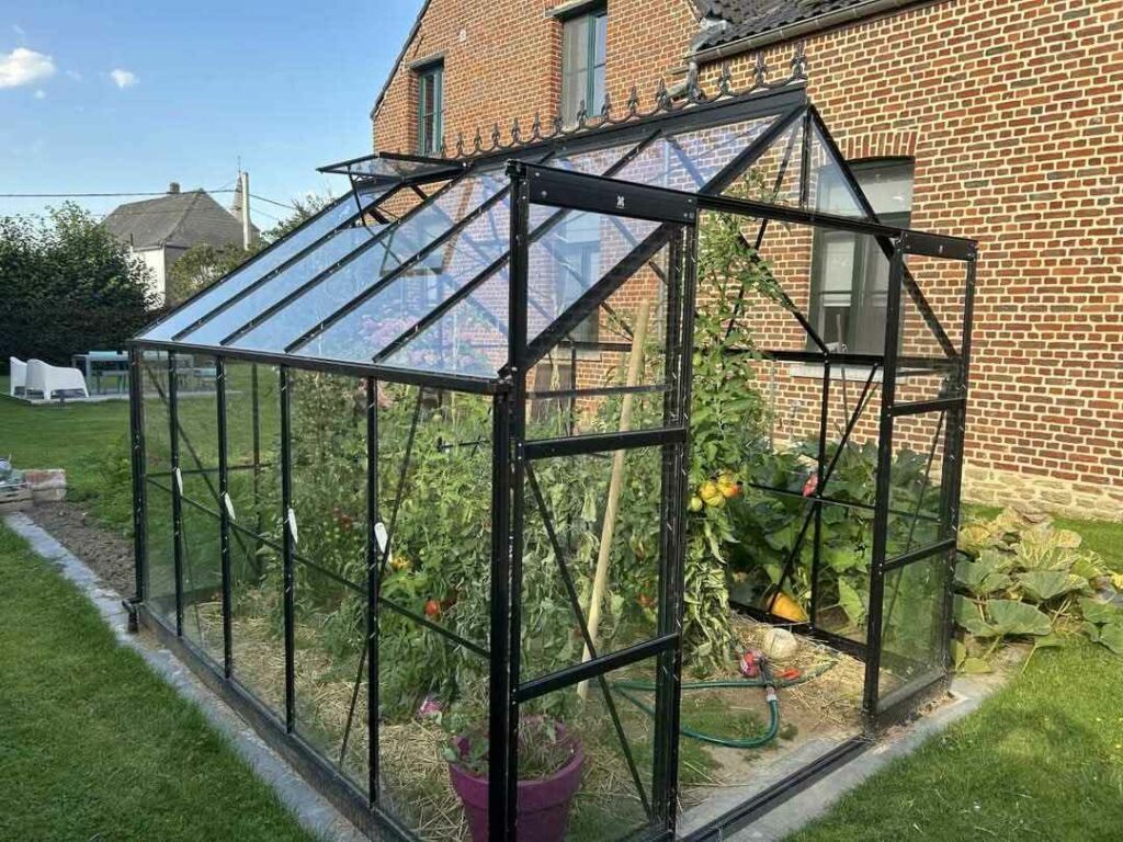 Serre en verre : comment bien l’installer ? | Ma Serre au Jardin